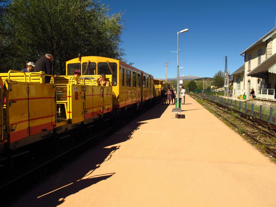 Balade touristique à bord du Train Jaune dans les Pyrénées - SNCF Connect