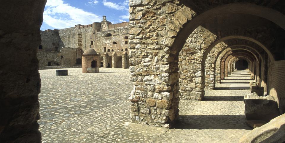 5 lieux secrets à visiter à moins d'une heure de TER de Perpignan ...