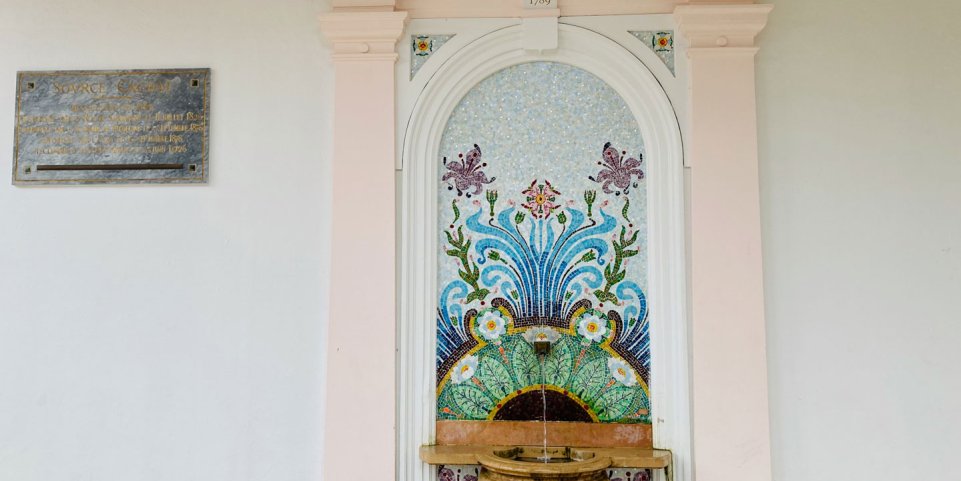 Vacances à Evian-les-Bains : nature, patrimoine et bien-être ! - SNCF ...