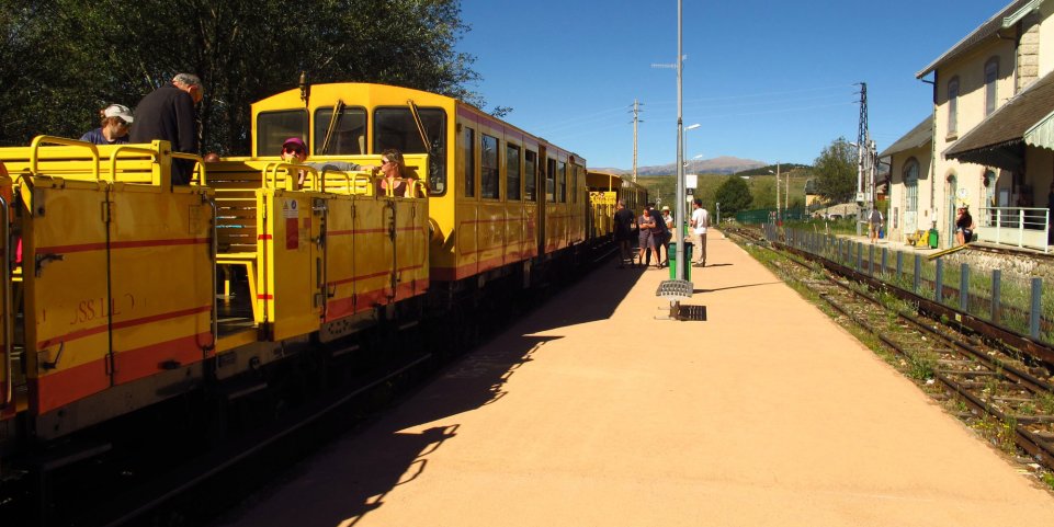 Balade touristique à bord du Train Jaune dans les Pyrénées - SNCF Connect