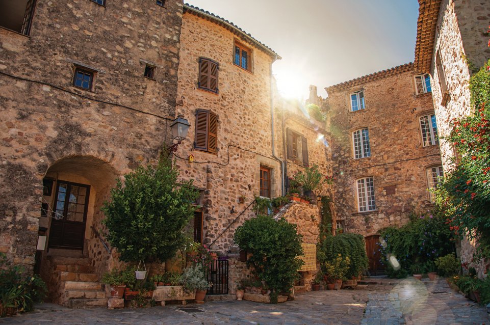 Découverte des Arcs-sur-Argens, cité médiévale du Var - SNCF Connect