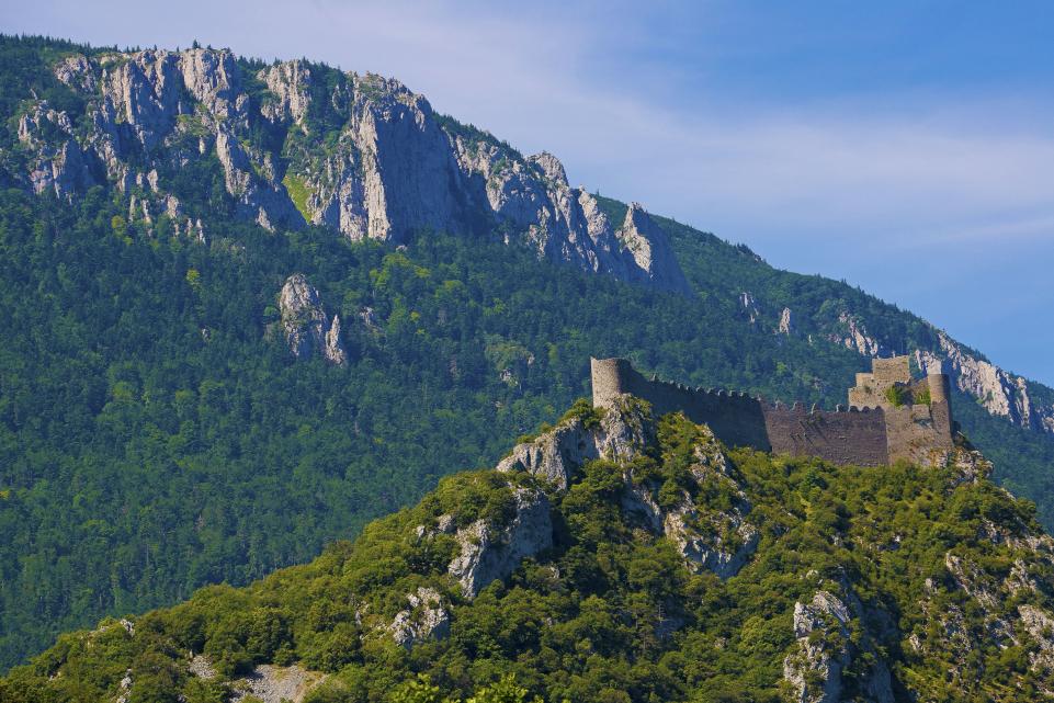 Le train rouge du Pays Cathare et du Fenouillèdes - SNCF Connect